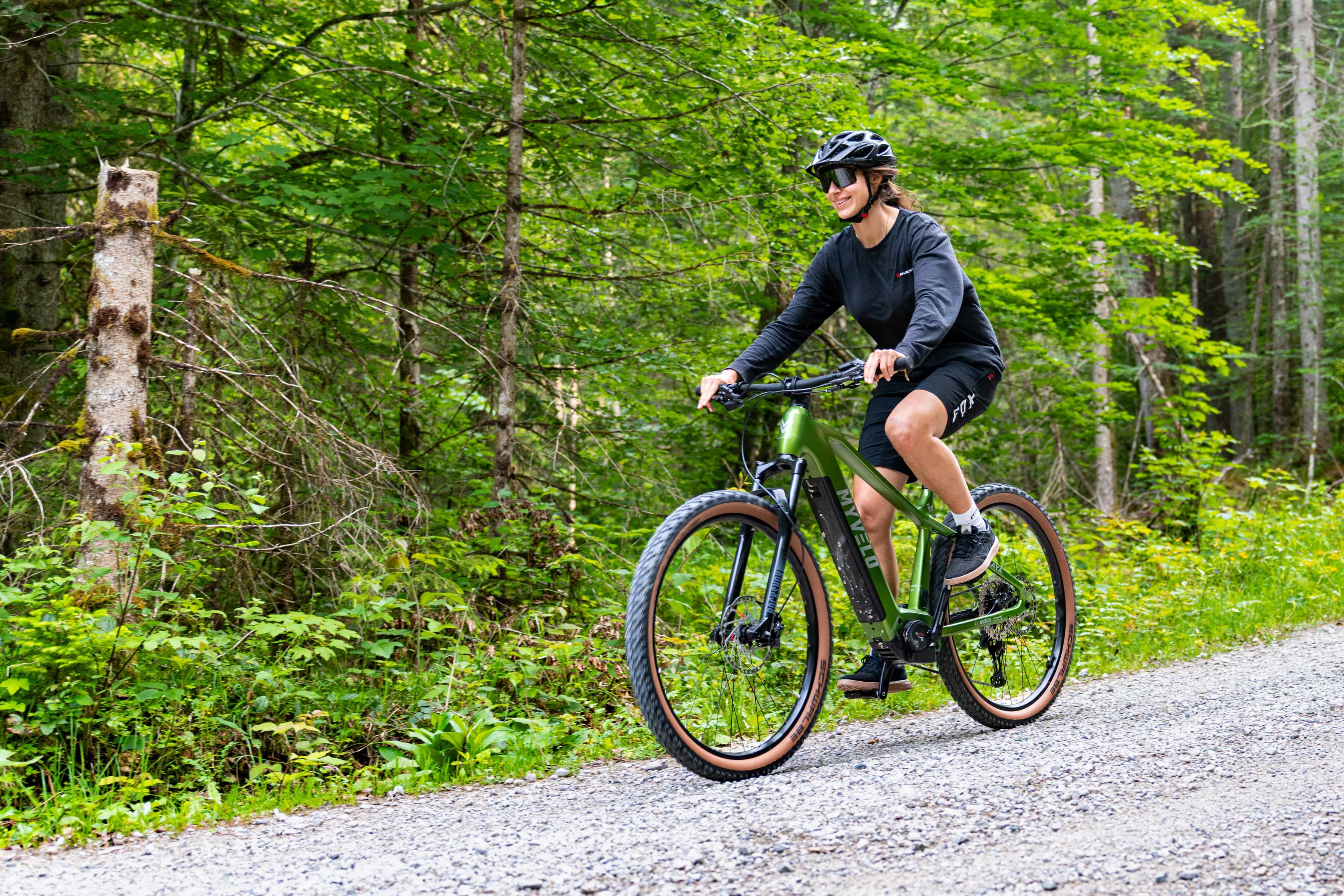 Riding positions on a mountain bike: How to sit correctly on a mountai ...